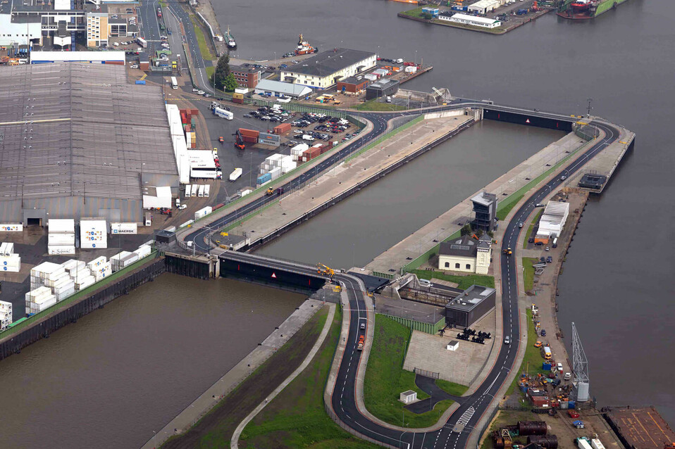 Hydraulic steel construction electrical engineering | DriveCon